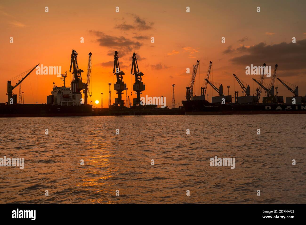 Kandla sea port hi-res stock photography and images - Alamy