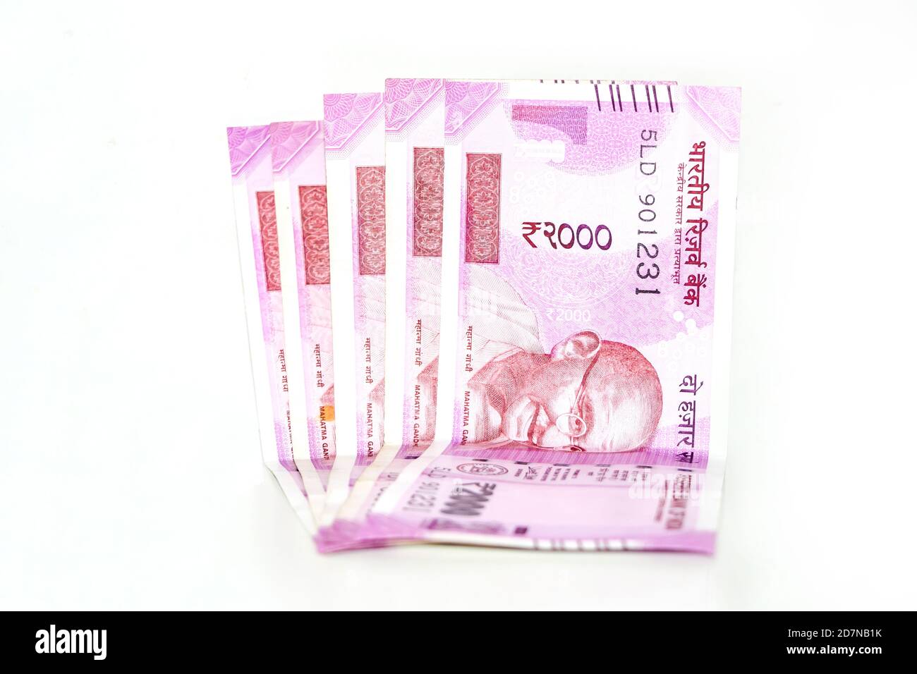 Two thousand rupees note hi-res stock photography and images - Alamy
