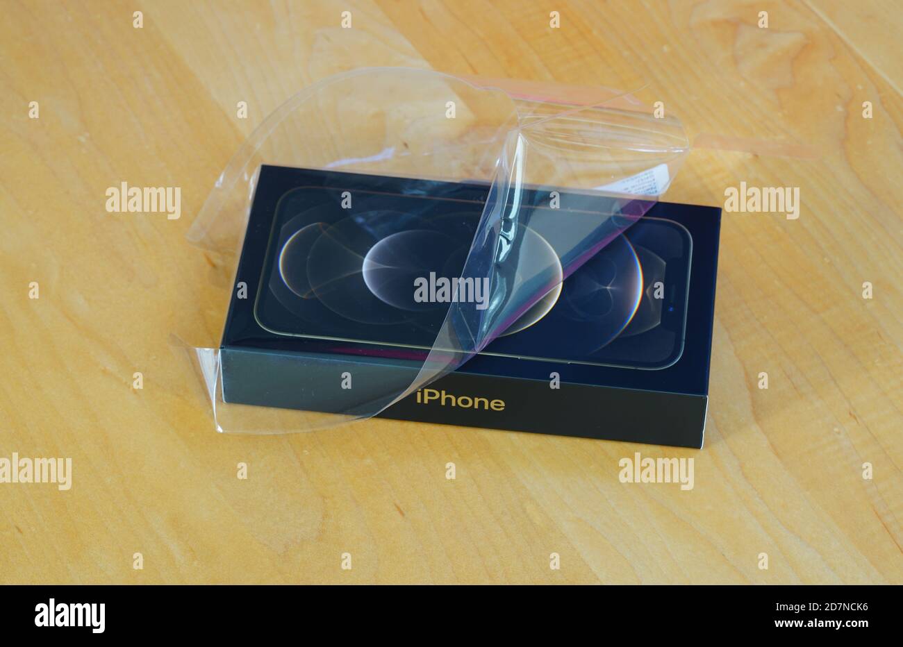 Iphone 12 box hi-res stock photography and images - Alamy