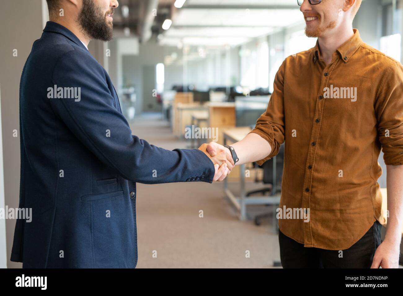 Handshake men only hi-res stock photography and images - Alamy