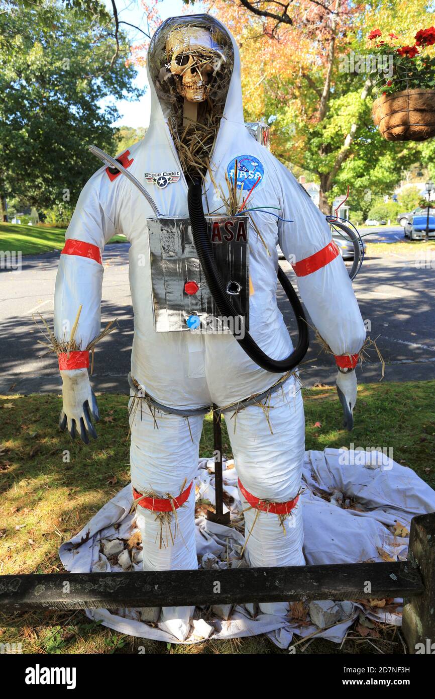 Village scarecrow hi-res stock photography and images - Alamy