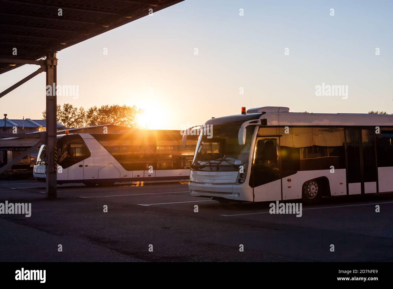 Parking lot shuttle bus hi-res stock photography and images - Alamy