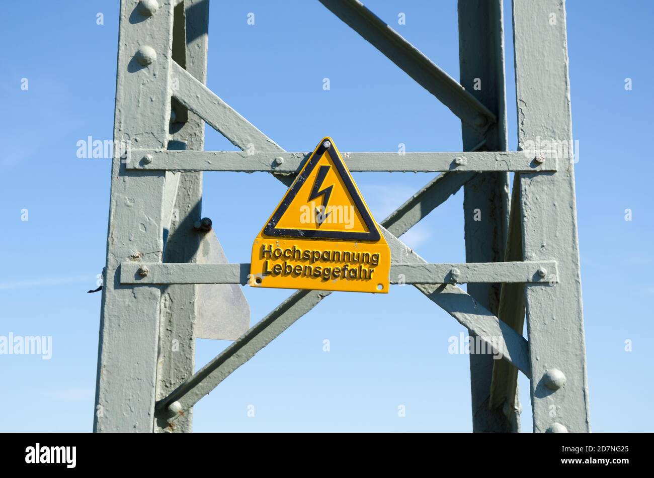 Danger overhead power cables hi-res stock photography and images - Alamy