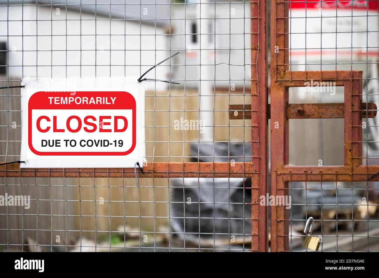 Closed building site sign due to Coronavirus Covid-19 Stock Photo - Alamy