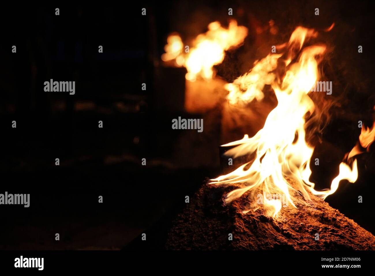 Flame in darkness hi-res stock photography and images - Alamy