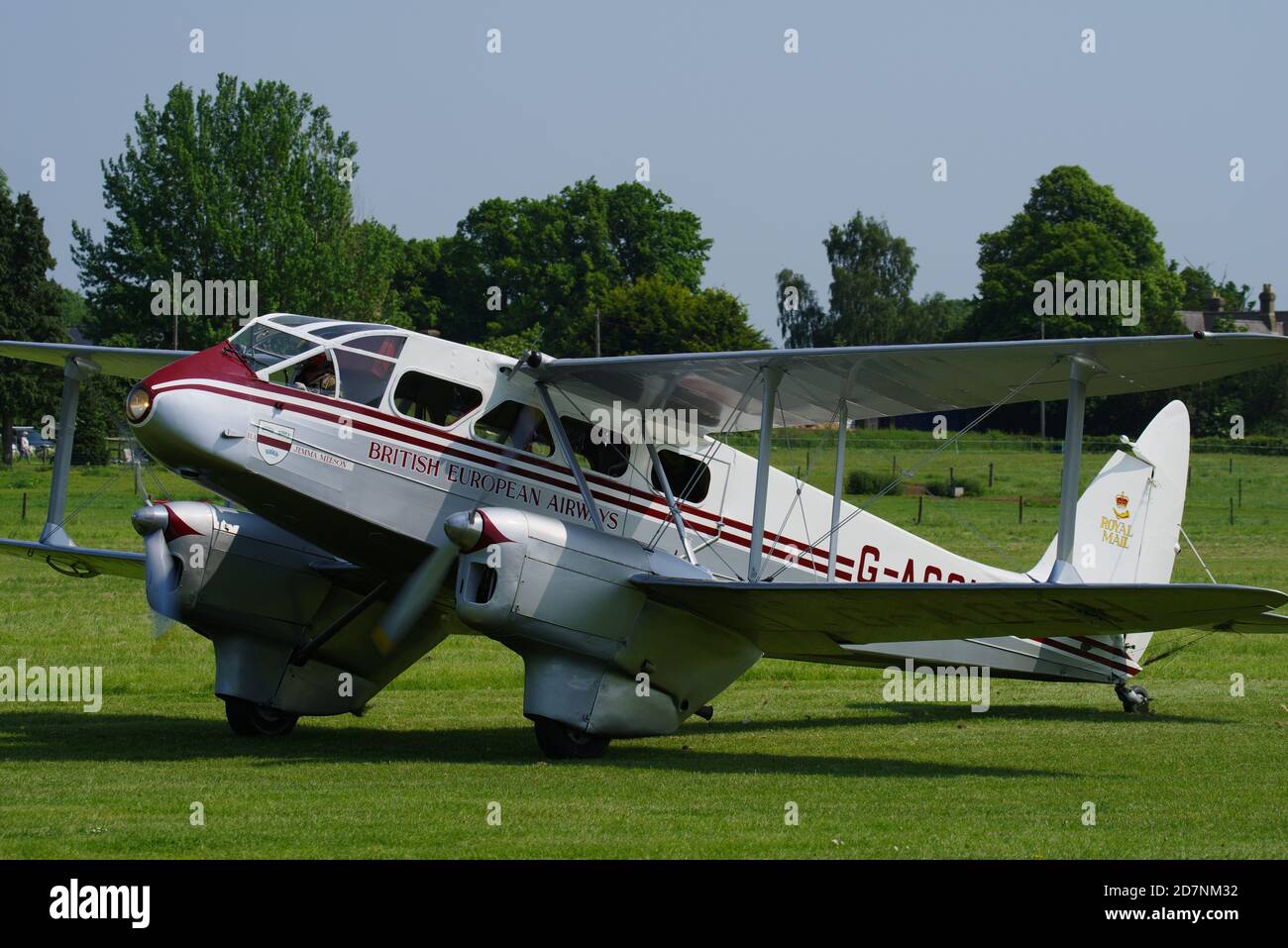 de Havilland D.H 89A, Dragon Rapide, G-AGSH, at old Warden ...
