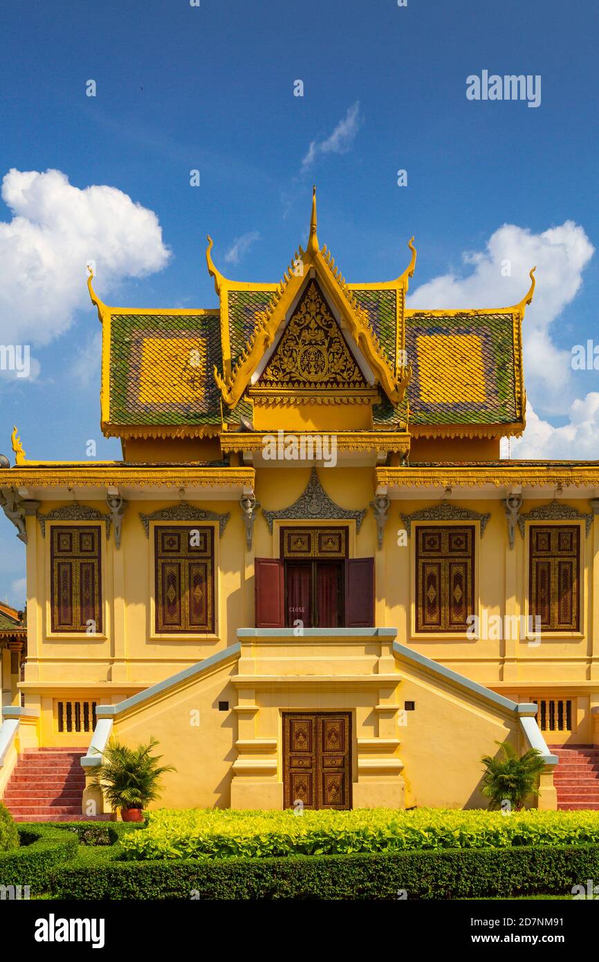 Royal palace complex buildings hi-res stock photography and images - Alamy