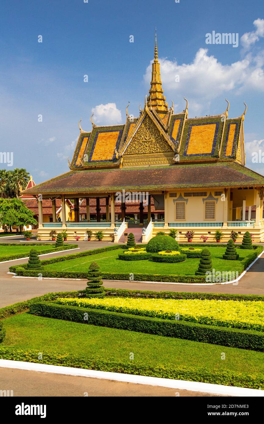 The Royal Palace complex of pagoda architecture buildings in Phnom Penh ...