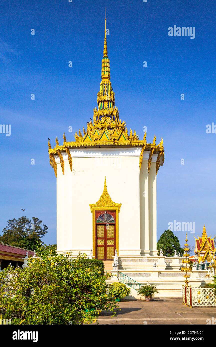 The spires, stuppas and pagoda architecture of the Silver Pagoda ...