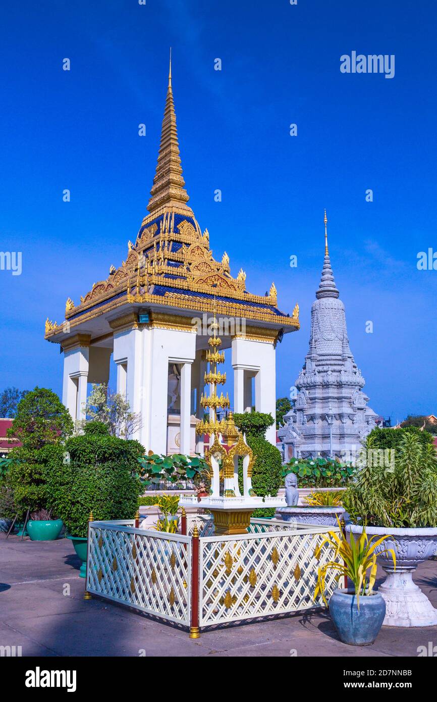 The spires, stuppas and pagoda architecture of the Silver Pagoda ...