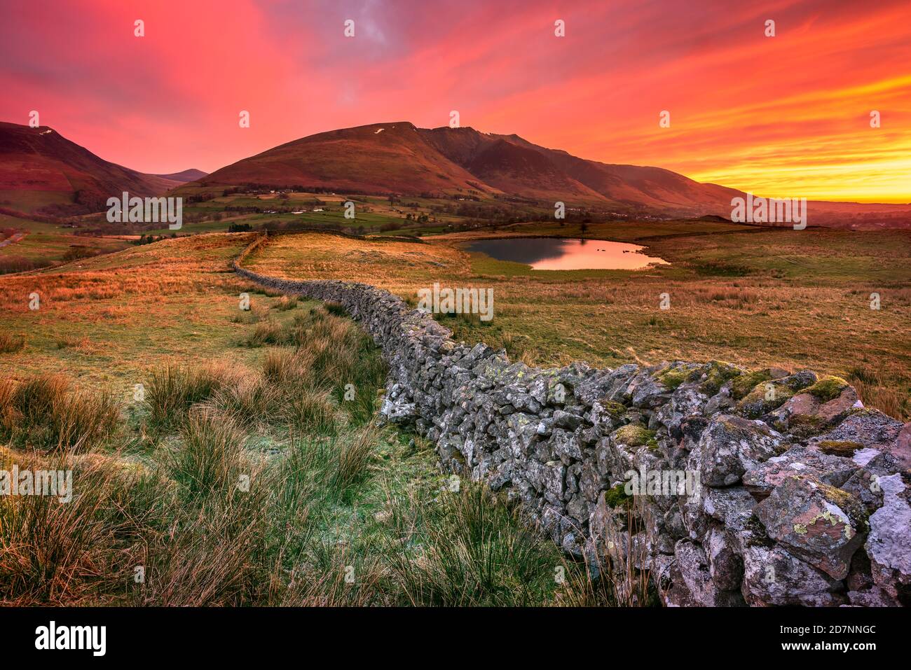 Colourful Pink And Red Sunrise Sky Over Lake District Mountains. Tewet ...