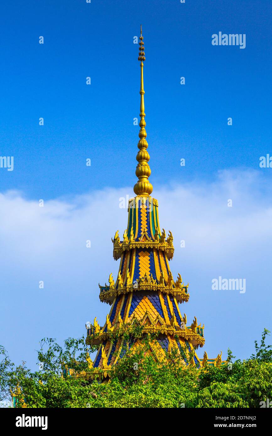 The spires, stuppas and pagoda architecture of the Silver Pagoda ...