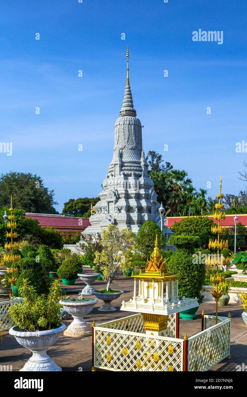 The spires, stuppas and pagoda architecture of the Silver Pagoda ...