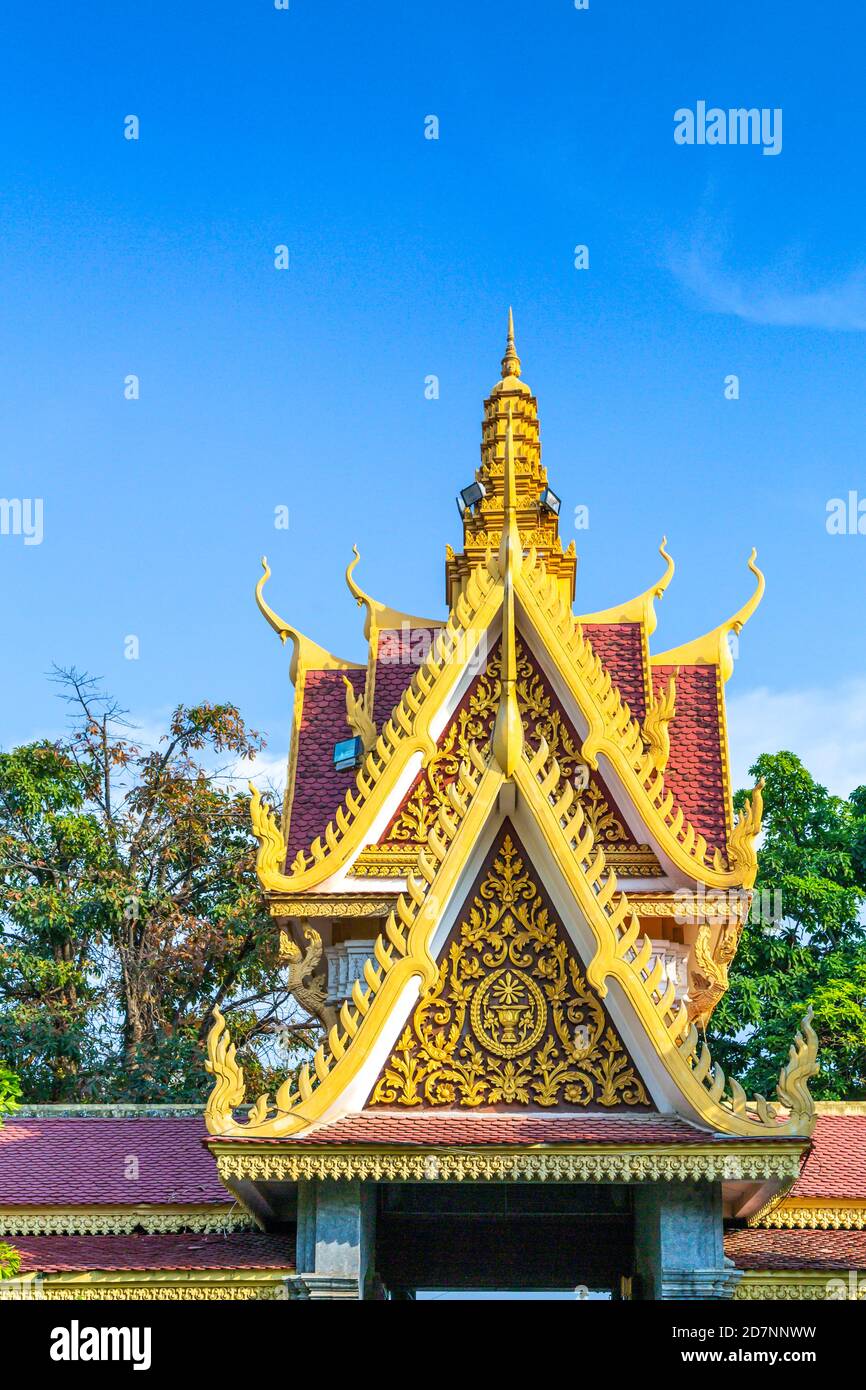 The spires, stuppas and pagoda architecture of the Silver Pagoda ...