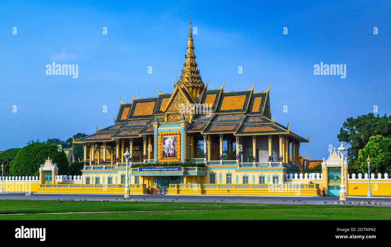 Royal palace complex buildings hi-res stock photography and images - Alamy