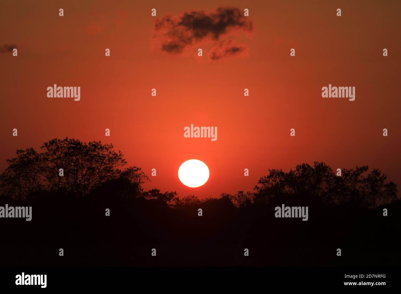 Backdrop of setting sun hi-res stock photography and images - Alamy