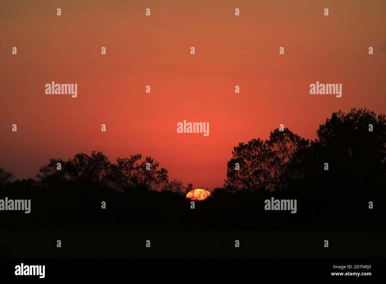 Backdrop of setting sun hi-res stock photography and images - Alamy