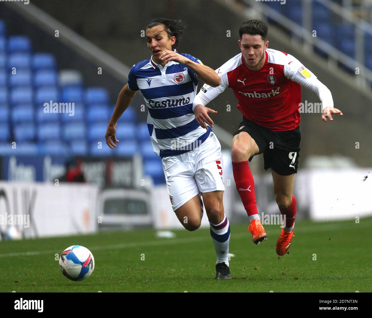 Reading's Tom McIntyre (left) and Rotherham United's George Hirst ...