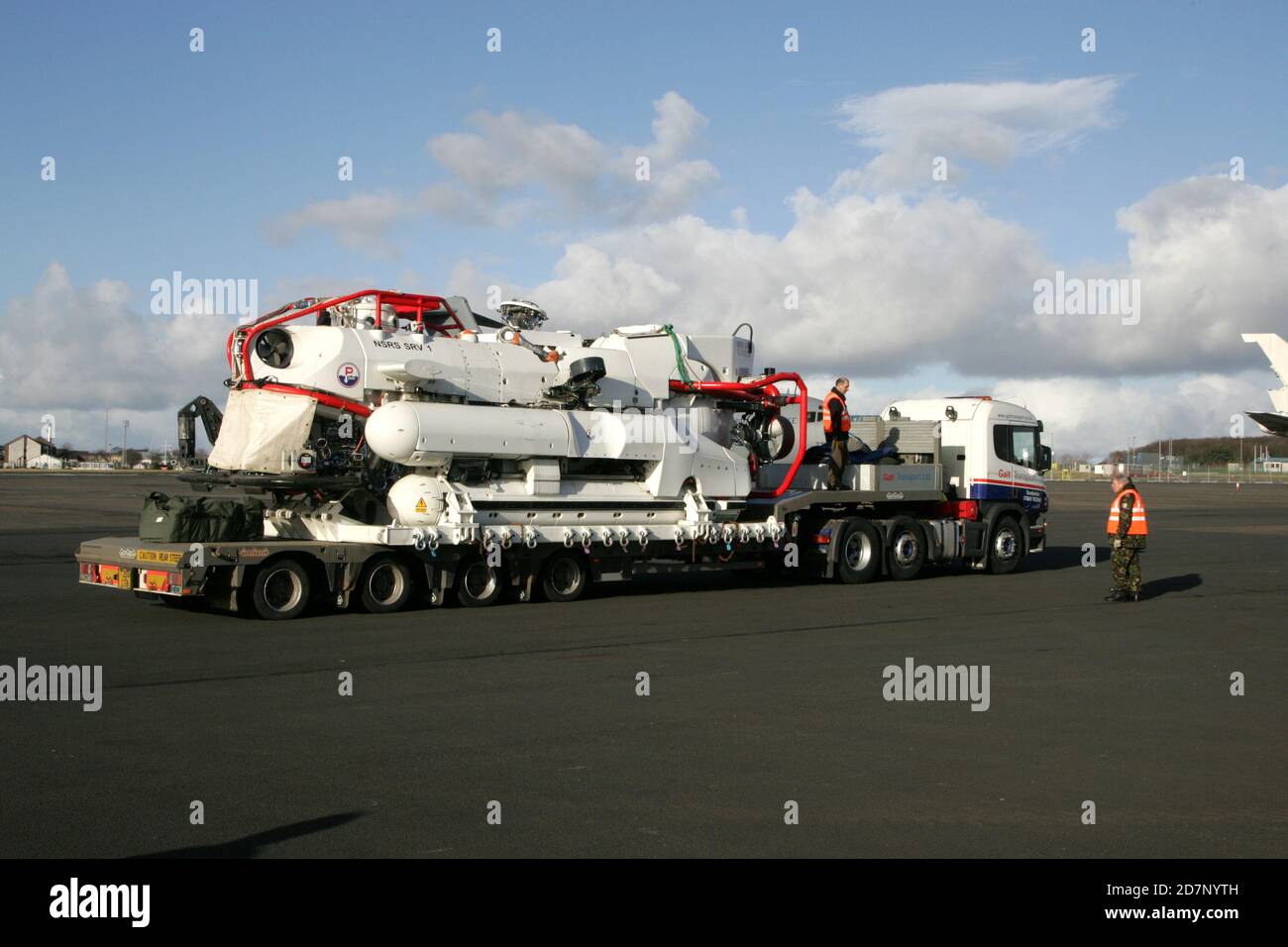 Antonov an 124 loading hi-res stock photography and images - Alamy