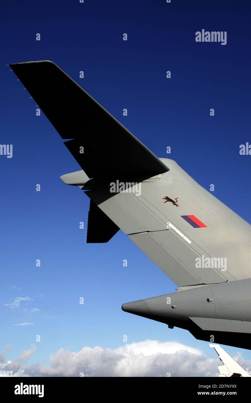 Antonov an 124 loading hi-res stock photography and images - Alamy