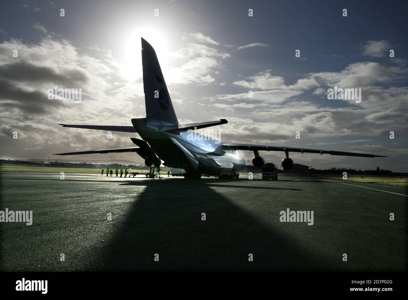 Antonov an 124 loading hi-res stock photography and images - Alamy