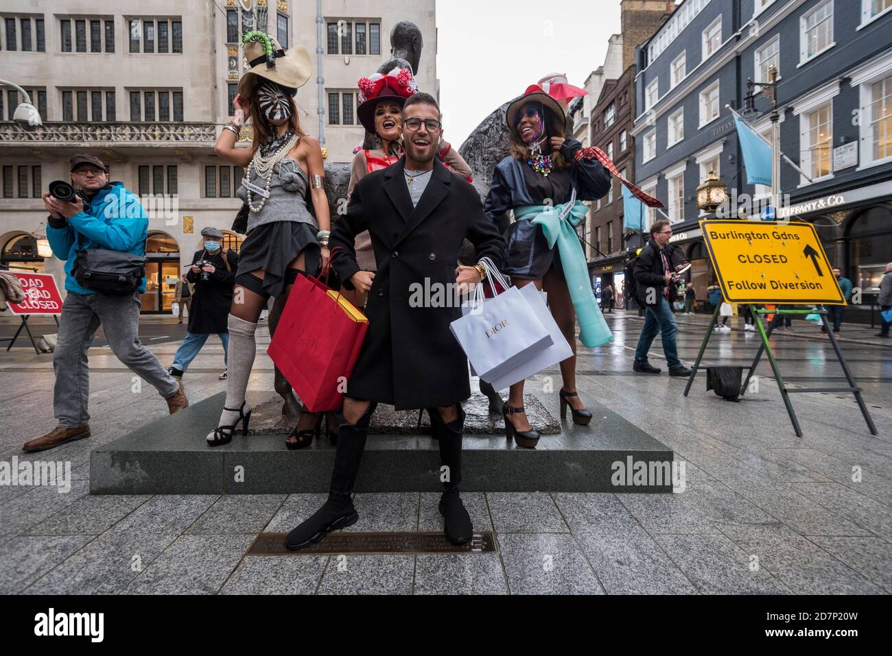 Shopping london designer bags hi-res stock photography and images - Alamy
