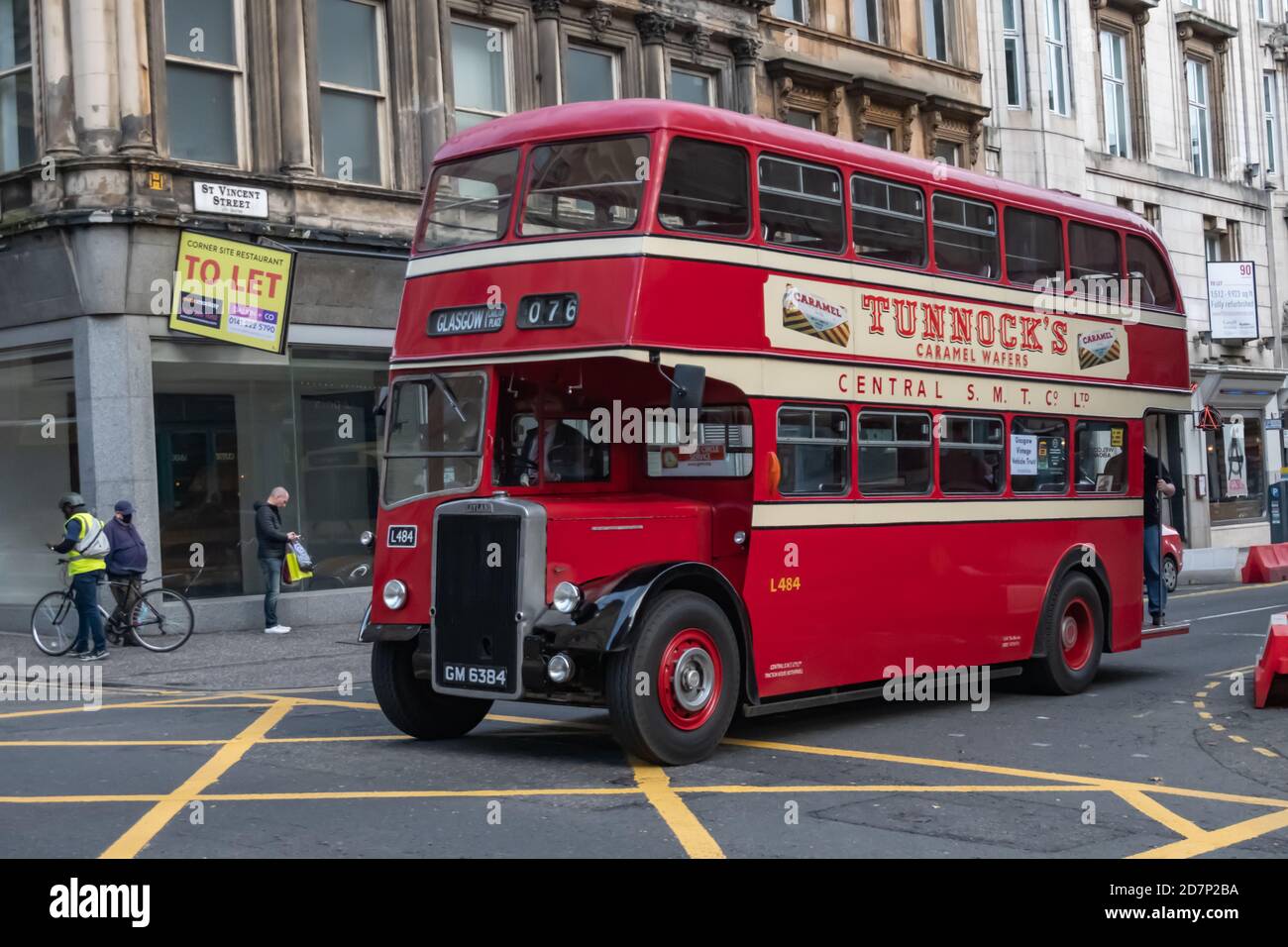 Bus on circular route hi-res stock photography and images - Alamy