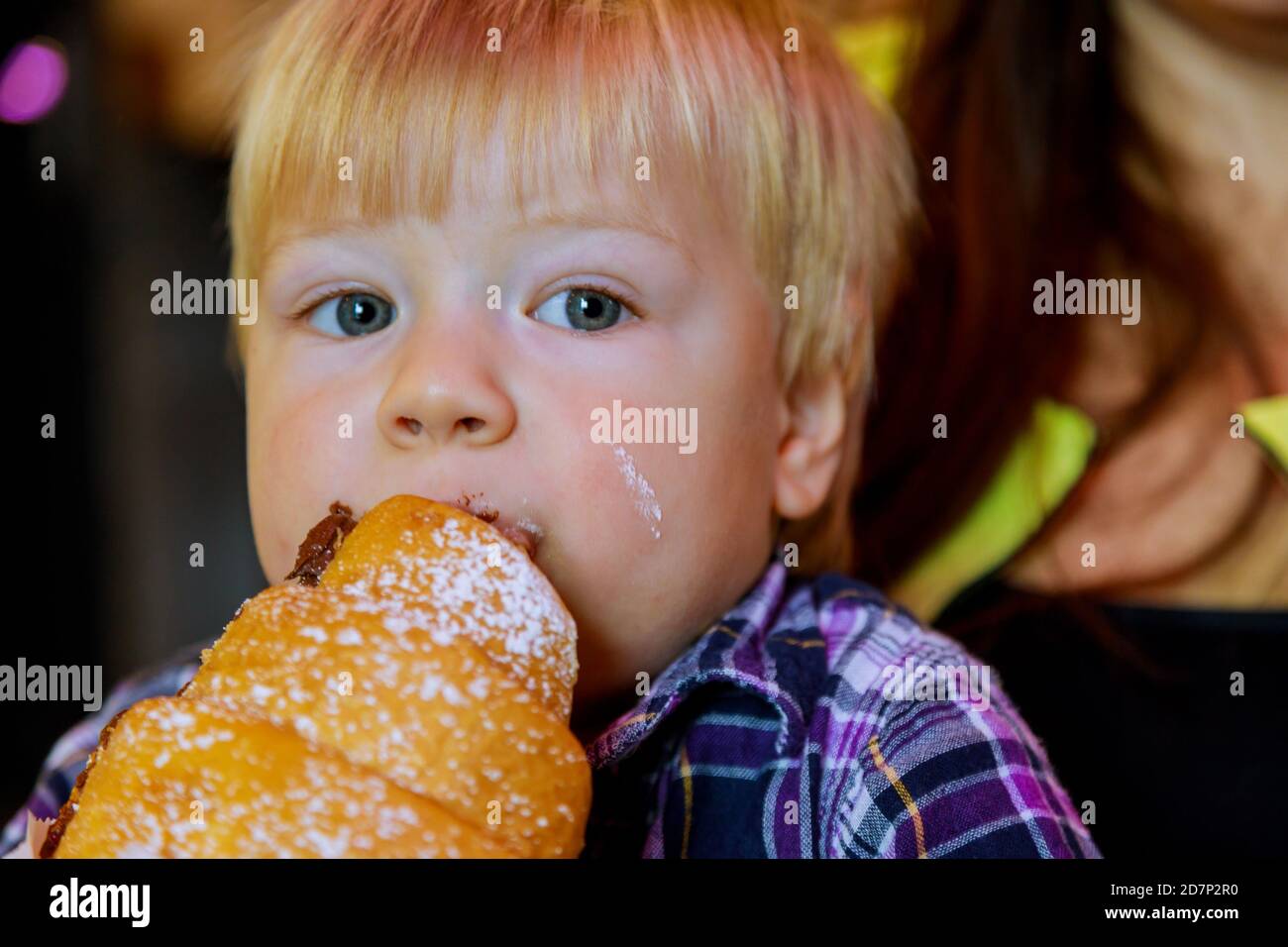 Young boy eating bun hi-res stock photography and images - Alamy