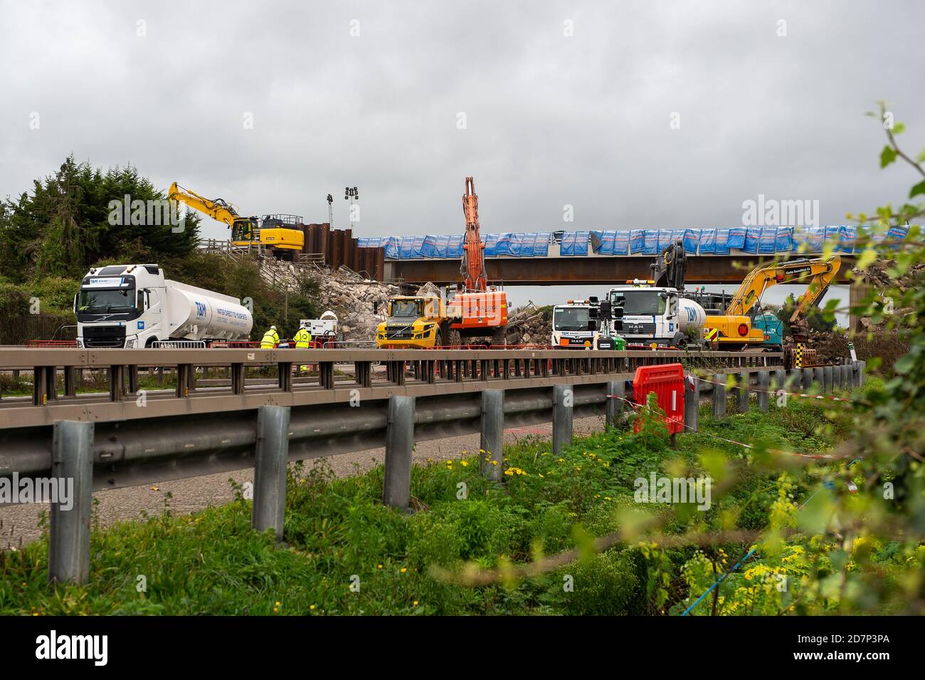 Taplow, UK. 24th October 2020. The M4 is closed this weekend between ...