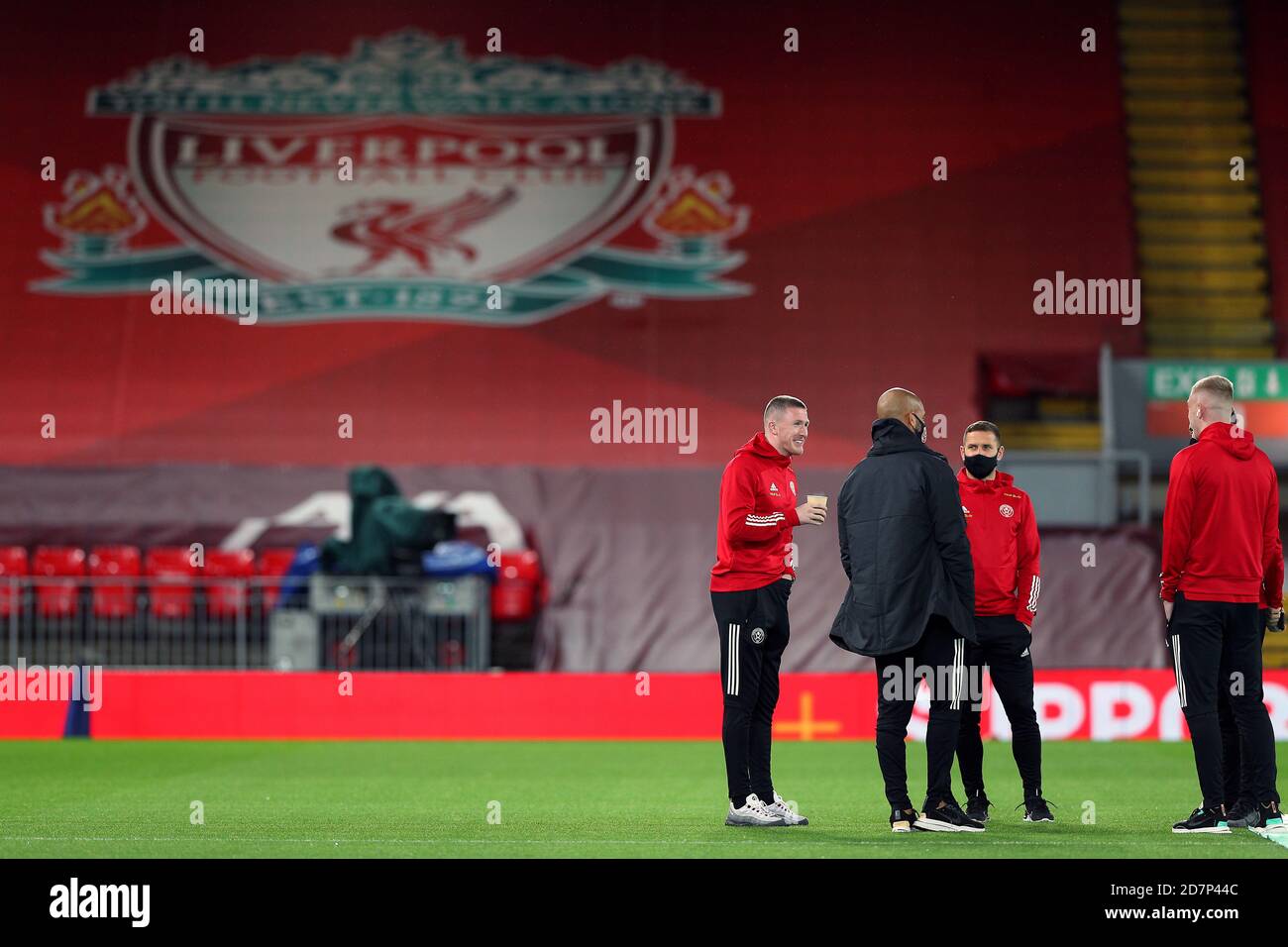 Liverpool's John Lundstram (left) and his team-mates on the pitch ...