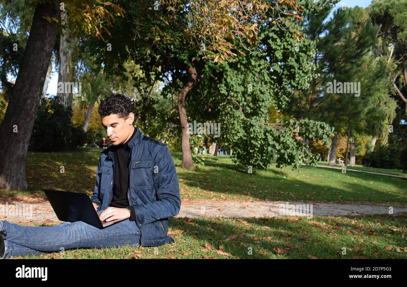 Digital nomads with laptop hi-res stock photography and images - Alamy