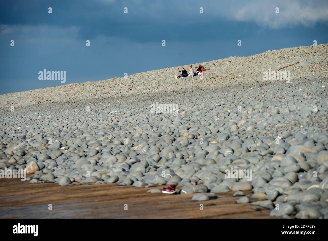 The pebble ridge at Westward Ho!, Devon Stock Photo - Alamy