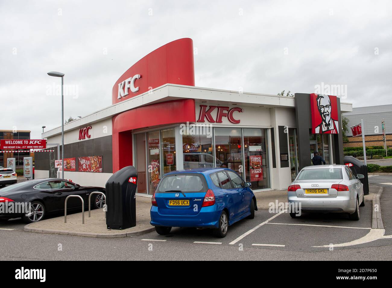 Kfc staff hi-res stock photography and images - Alamy
