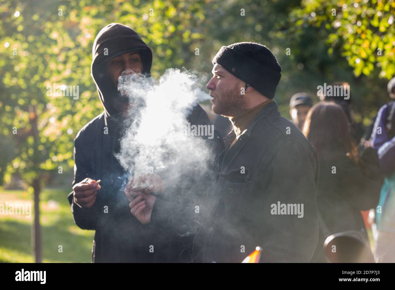 Smoking a joint images hi-res stock photography and images - Alamy