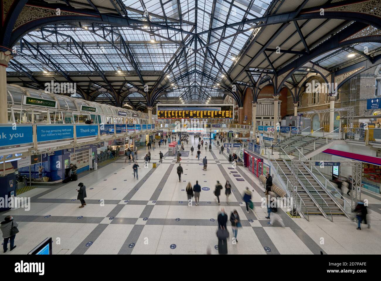 Liverpool street station concourse hi-res stock photography and images ...