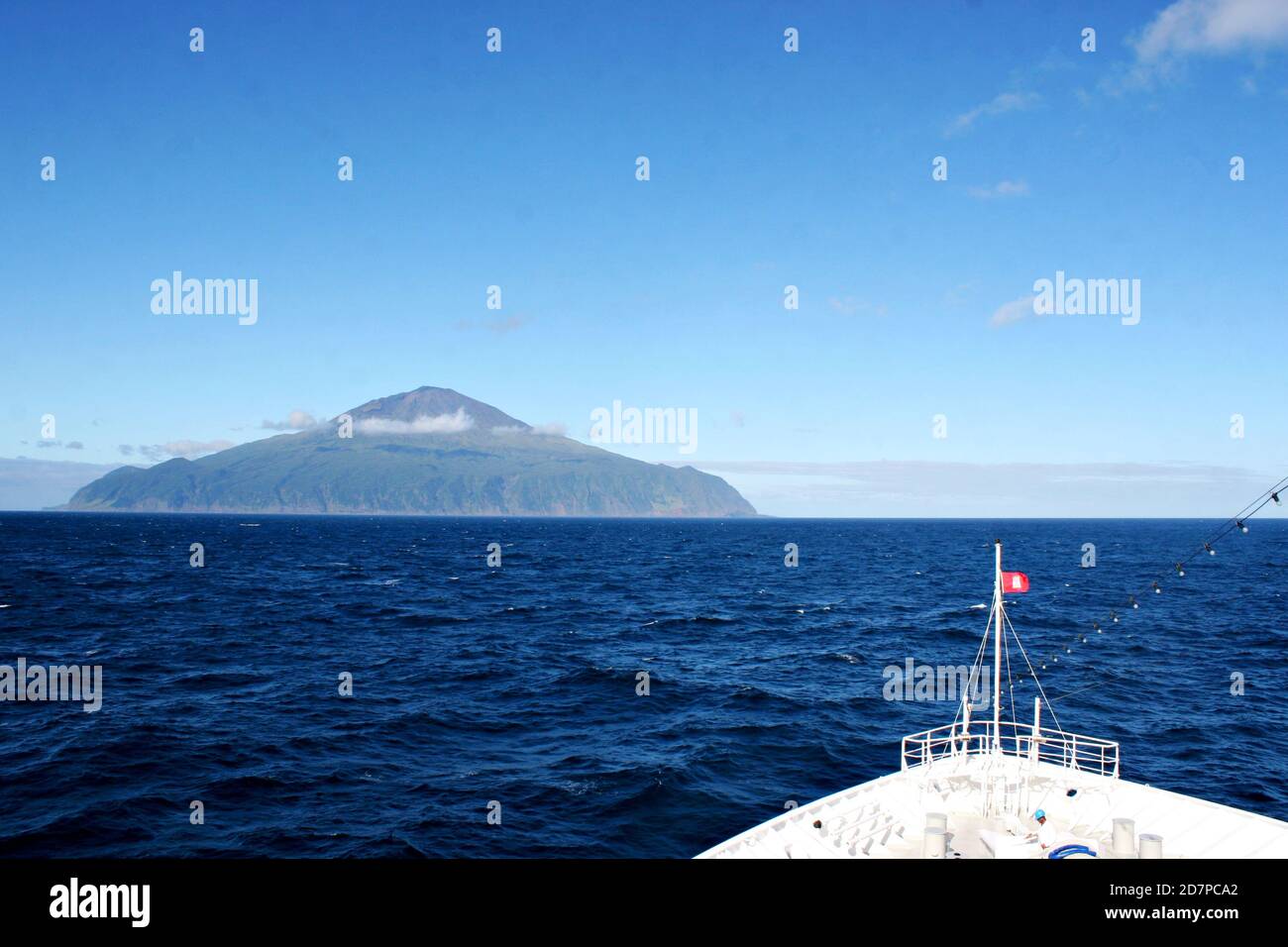 Approaching a remote island Stock Photo - Alamy