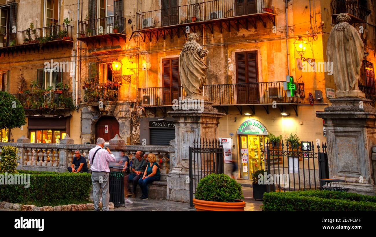 Palermo street view hi-res stock photography and images - Alamy