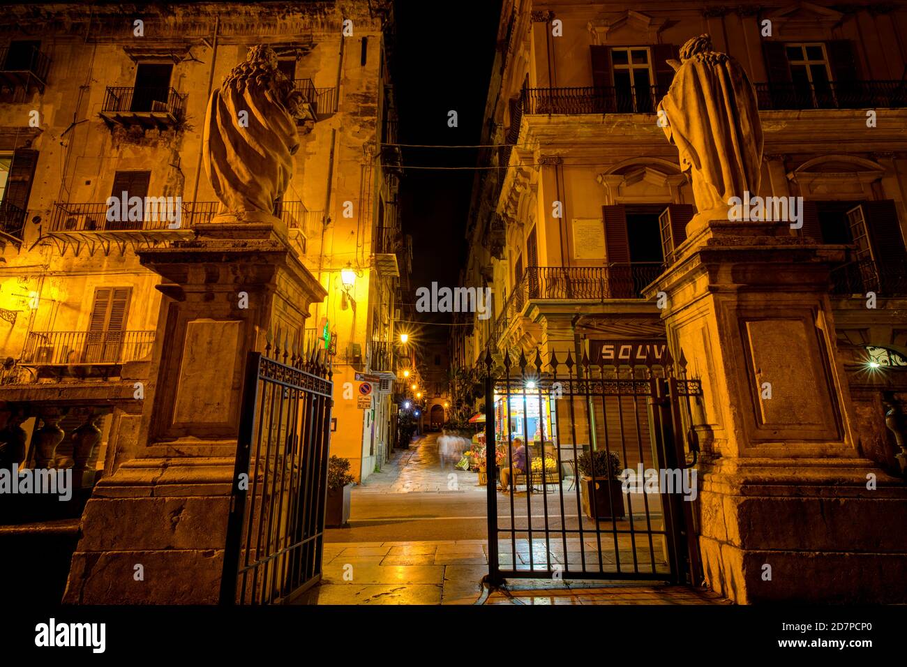 Palermo street view hi-res stock photography and images - Alamy