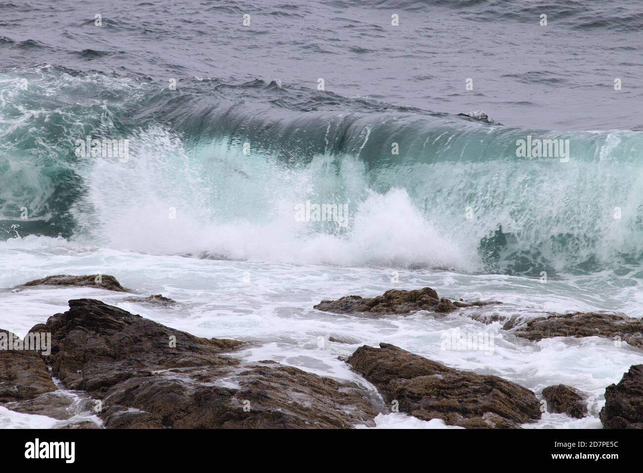 Waves breaking on rocks Stock Photo - Alamy