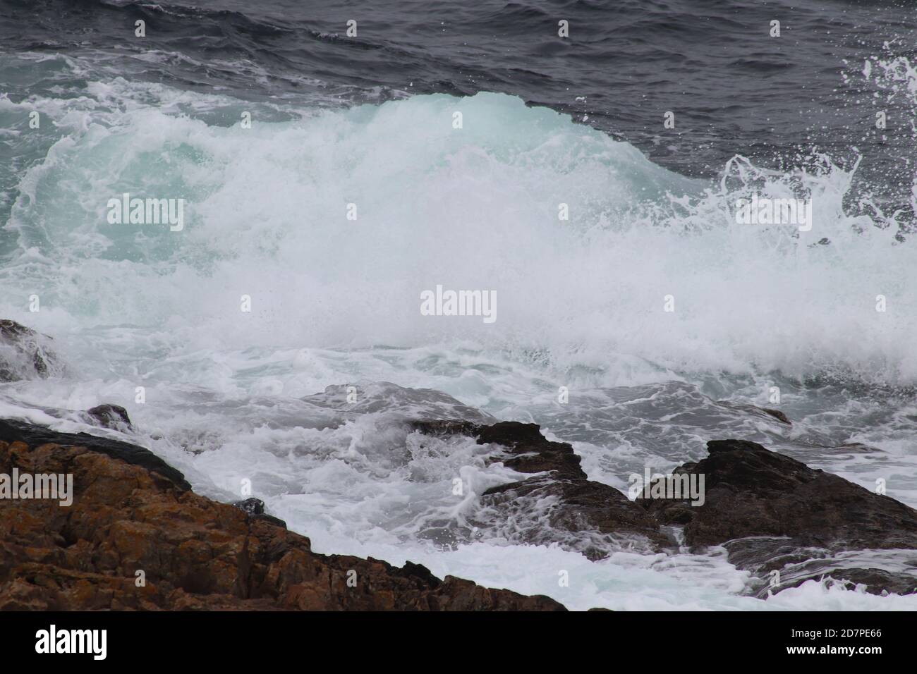 Waves breaking on rocks Stock Photo - Alamy