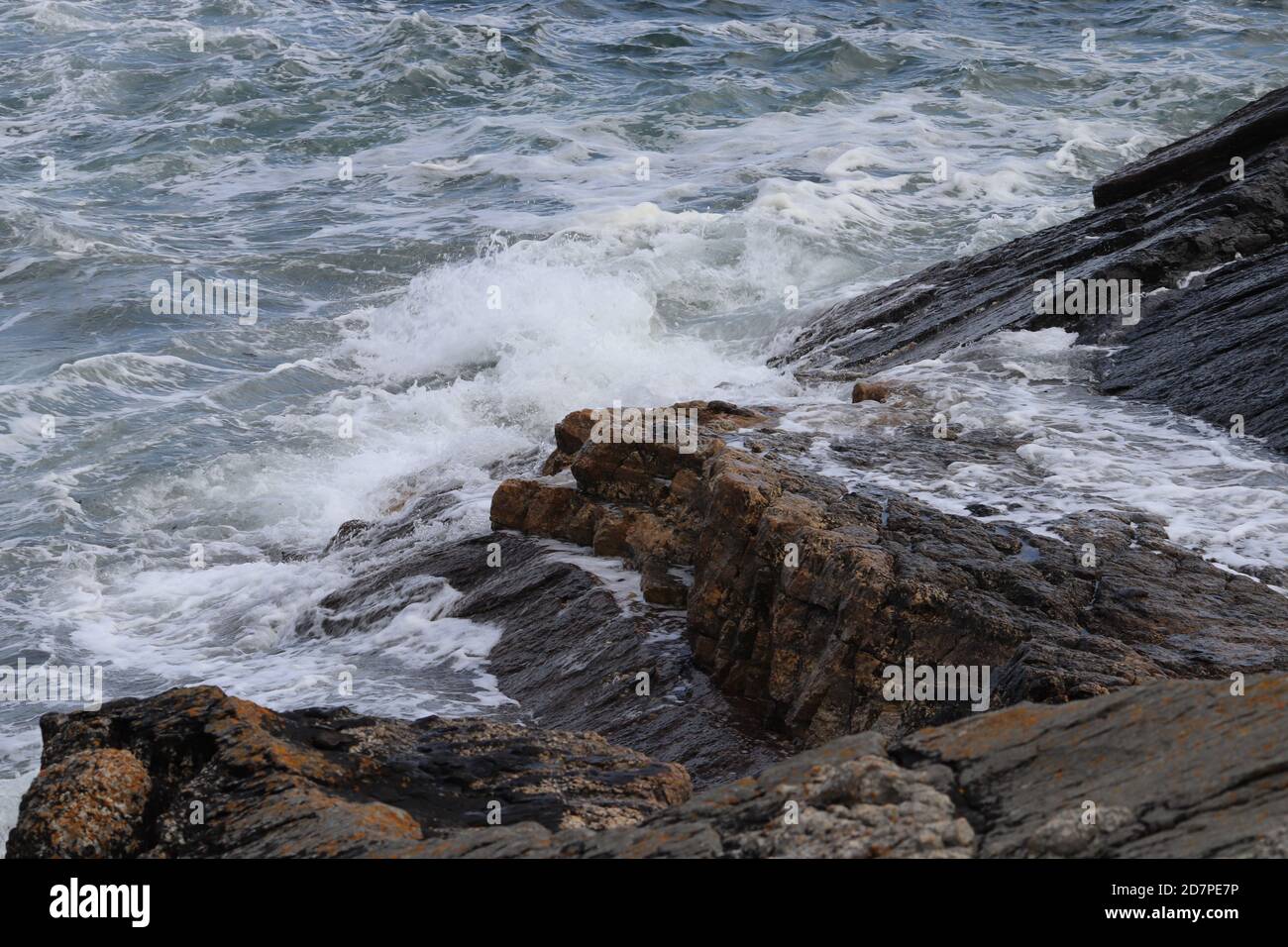 Waves breaking on rocks Stock Photo - Alamy