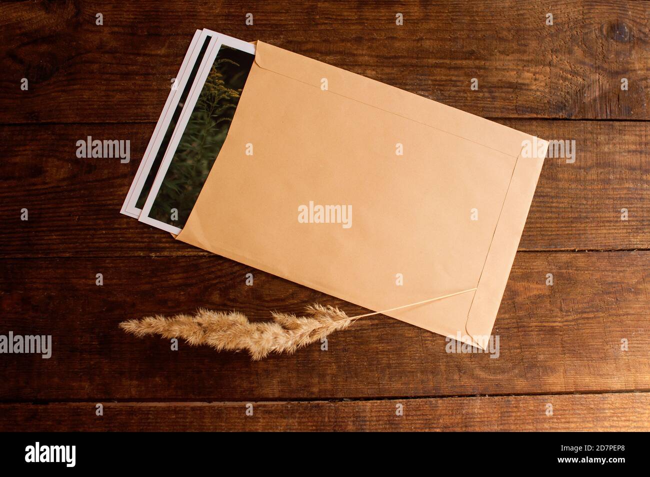 Craft envelope letter mail hi-res stock photography and images - Alamy