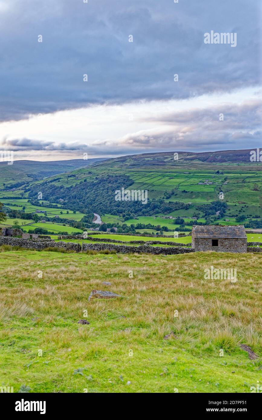 Autumn afternoon view on The Pennine Way, Yorkshire Dales National Park ...
