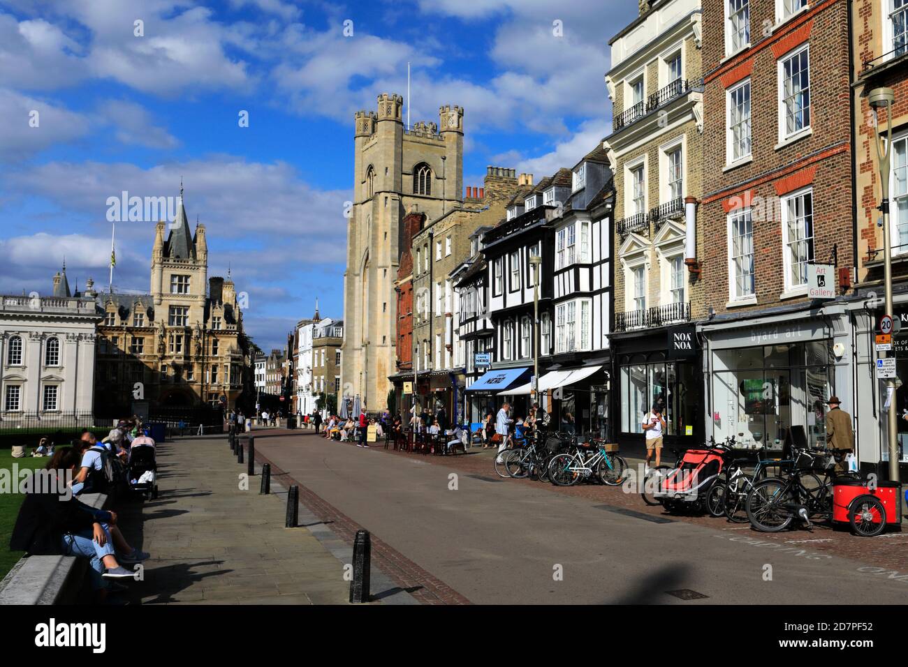 View along Kings Parade, Cambridge City, Cambridgeshire, England, UK ...