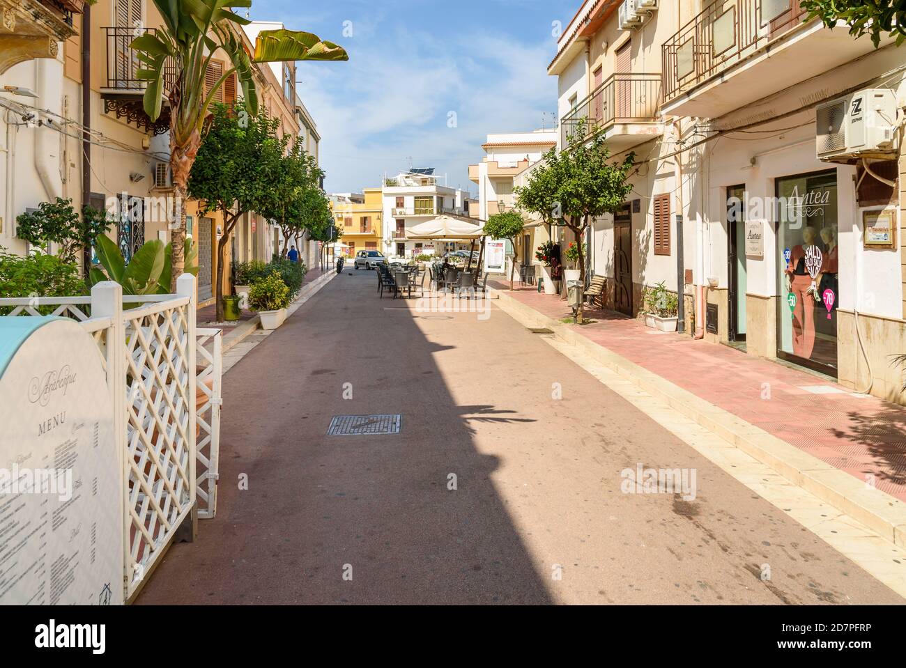 Neighborhood area hi-res stock photography and images - Alamy