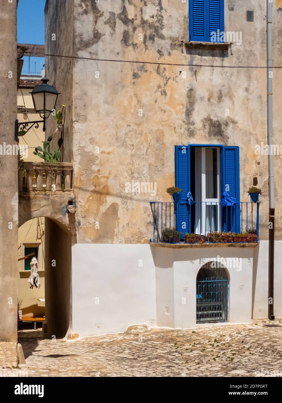 Shutter windows heritage hi-res stock photography and images - Alamy