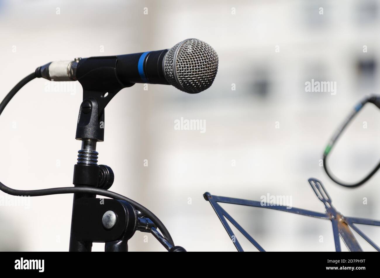 Outdoor microphone hi-res stock photography and images - Alamy