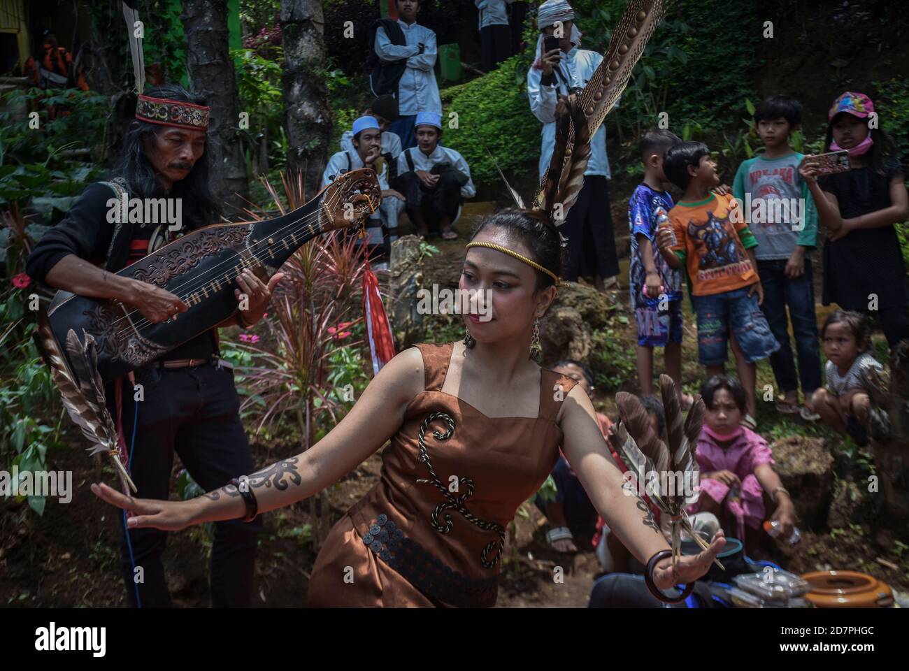 Enggang dance hi-res stock photography and images - Alamy