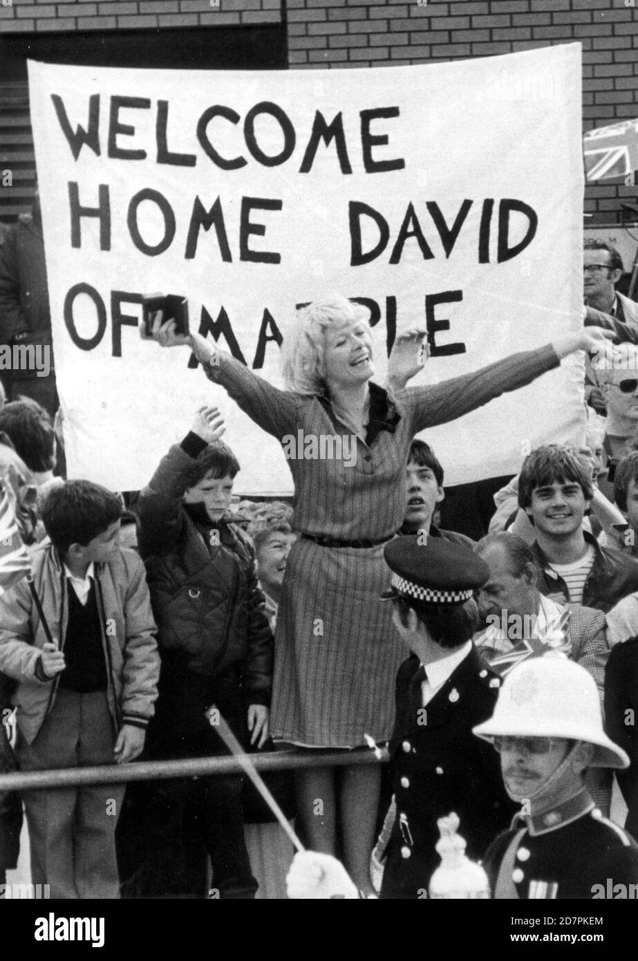 HMS HYDRA THE LAST TASK FORCE SHIP TO COME HOME IS WELCOMED TO ...