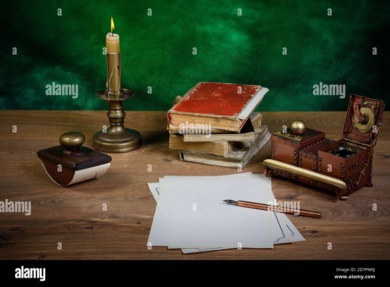Office antique writing table hi-res stock photography and images - Alamy